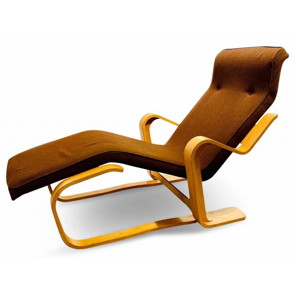 Marcel Breuer Bent Wood Long Chair by Isokon, 1960s. Mid century modern
